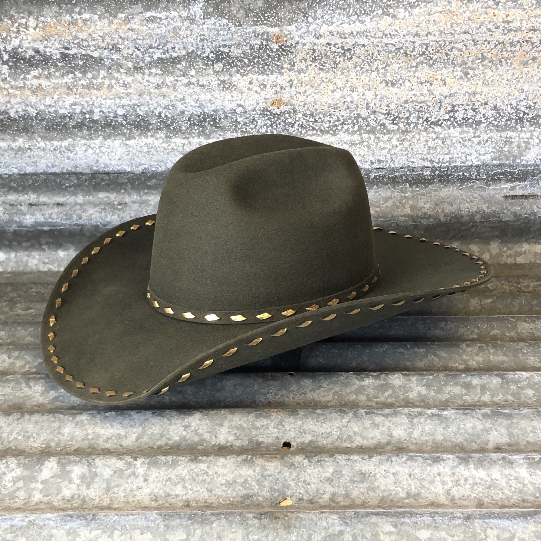 MOSS COWBOYSHOVEL WITH GOLD BUCKSTITCH